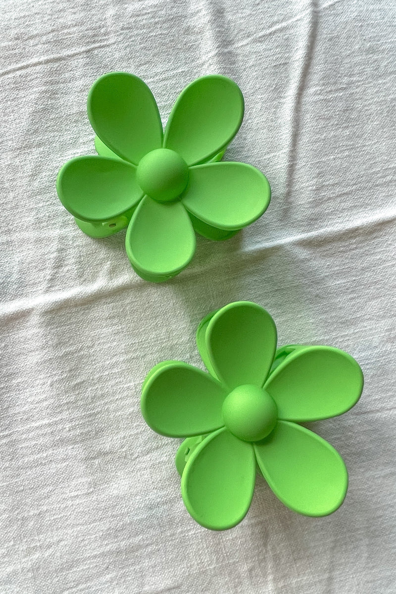 Daria Flower Hair Claw in Light Green – Pixelated Boutique
