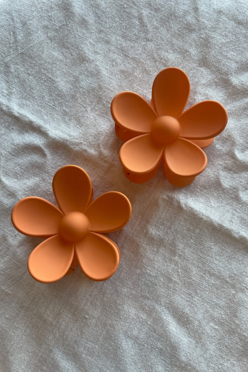 Daria Flower Hair Claw in Orange – Pixelated Boutique